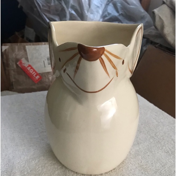 Kitchen | Unmarked Mouse Pitcher 8 12 High 2 Quarts Cream Colored With ...
